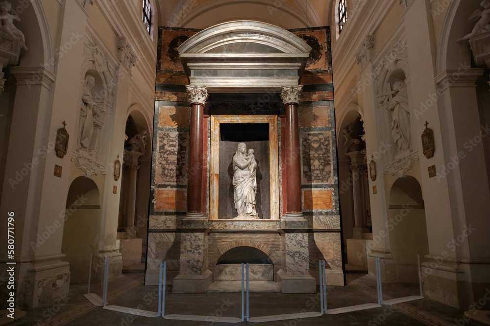 Foto de Urbino, Italy - January 11, 2023: Fake tomb of Raphael Sanzio ...