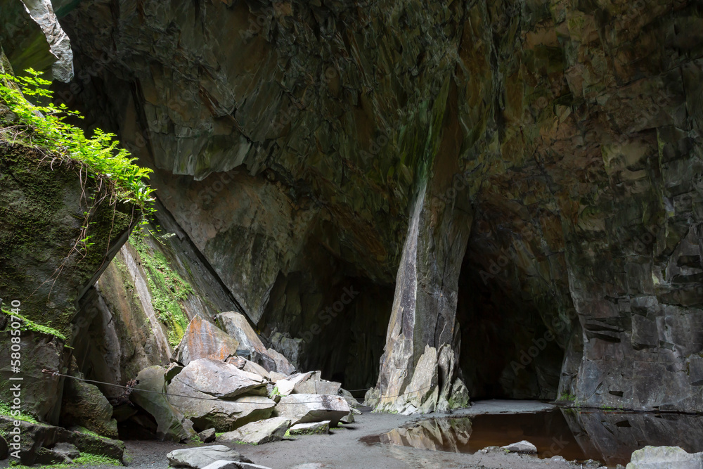 The stunning Cathedral Cave (Cathedral Cavern) is a 40-foot (12 m) high ...
