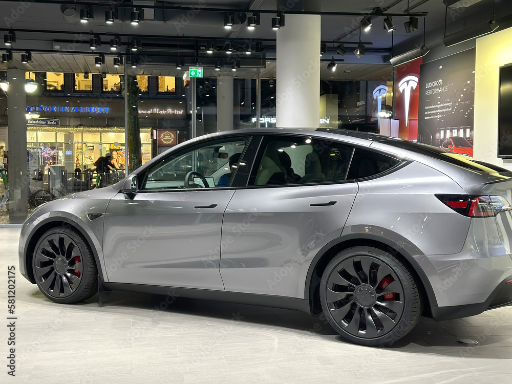 Tesla car model Y in liquid silver dubbed Mercury Silver Metallic color ...