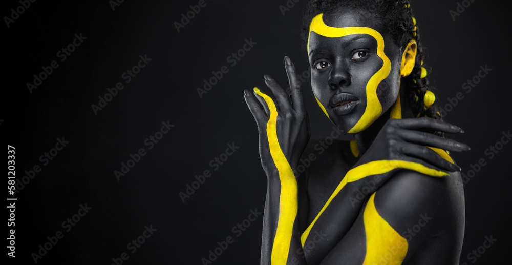 Foto de African woman with art fashion makeup. Download high resolution ...