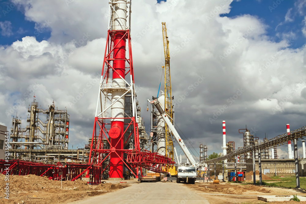 Unloading sections of the boom of a large crawler crane using a crane ...