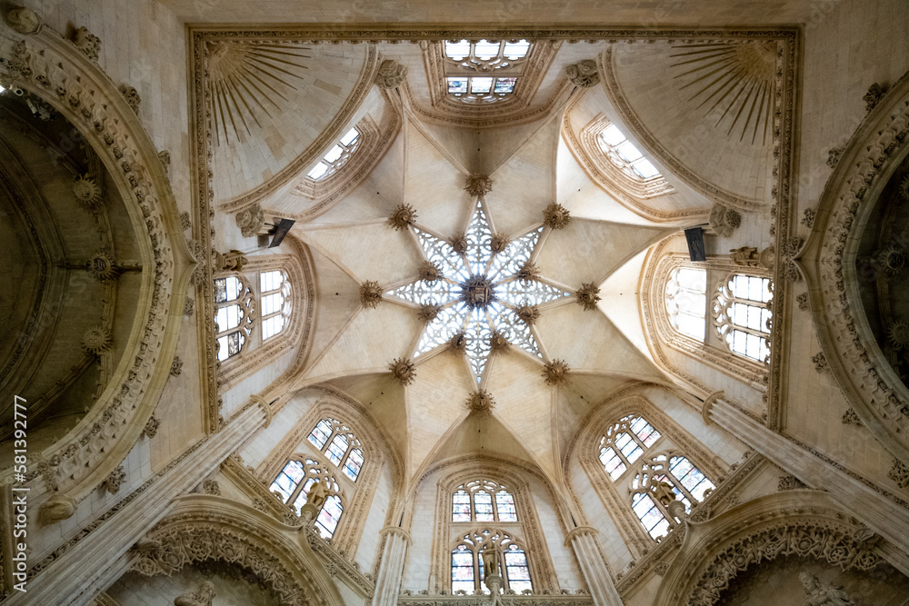 Foto de Bóveda de tipo estrellada de la Catedral de Burgos con ...