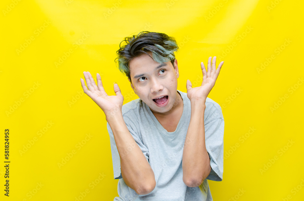 Foto de Crazy Happy Asian Man with funny Hairstyle making Grimace Silly ...