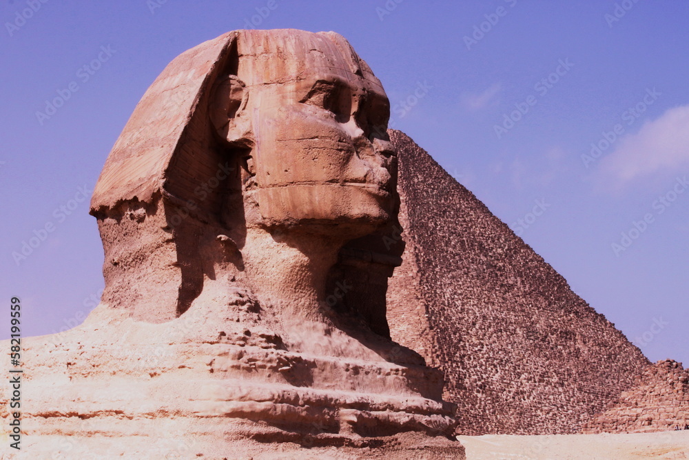 Sphynx et pyramide de gizeh en Egypte Stock Photo | Adobe Stock