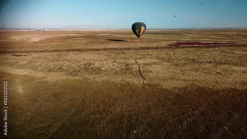 Vidéo Stock Heritage Inn Hot Air Balloon festival from Southern Alberta ...