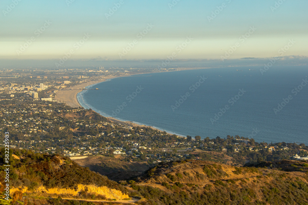 Overlooking the Santa Monica bay and beach neighborhoods of Los Angeles ...
