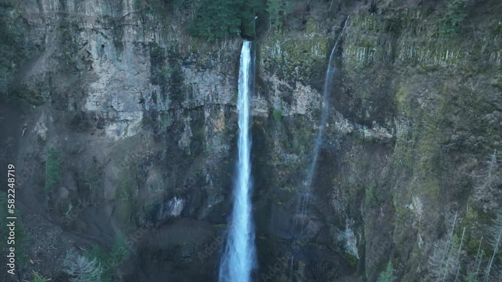 The spectacular Multnomah Falls, over 600 feet high, is located on the ...