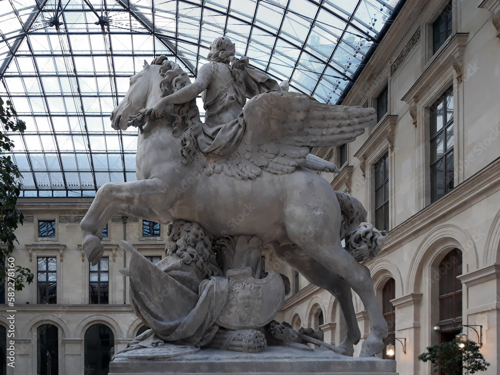 Foto de Blaise Pascal monument by Augustine Pajou, Louvre museum, Paris ...