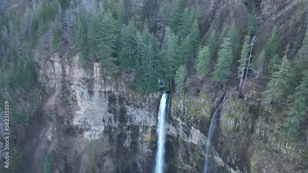 The spectacular Multnomah Falls, over 600 feet high, is located on the ...