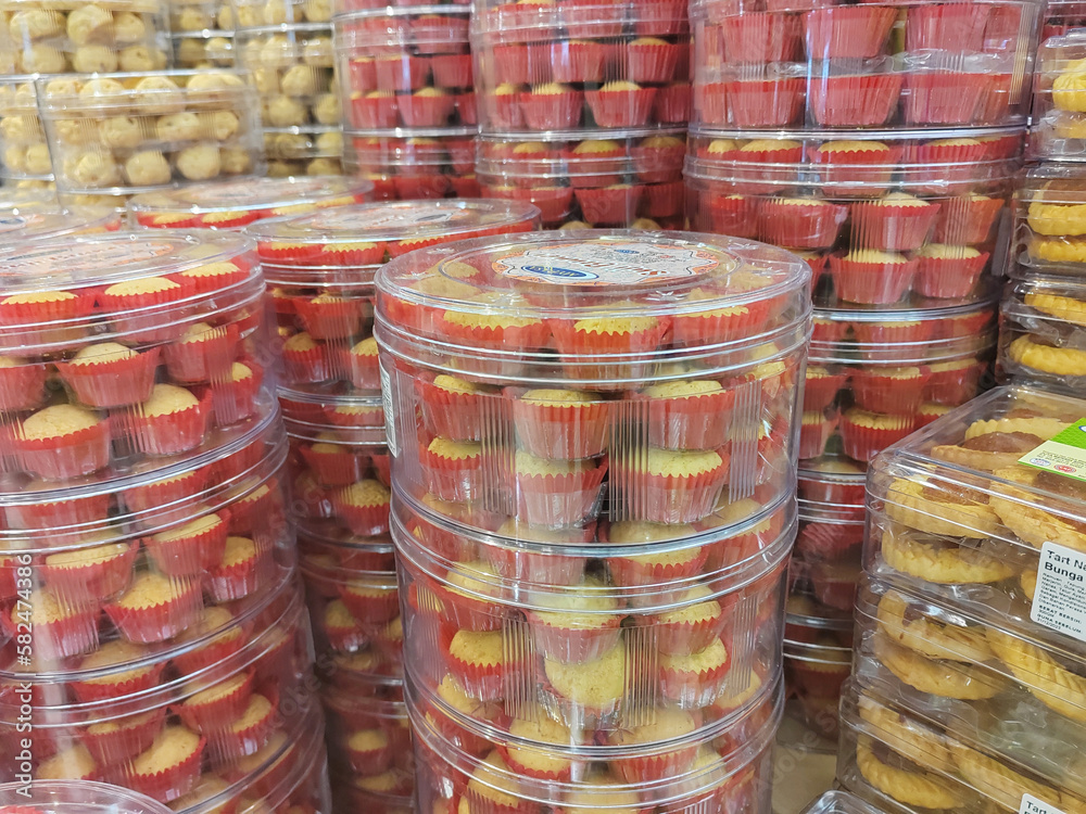 Stockfoto MELAKA, MALAYSIA -MAY 16, 2022: The biscuits are sold in ...