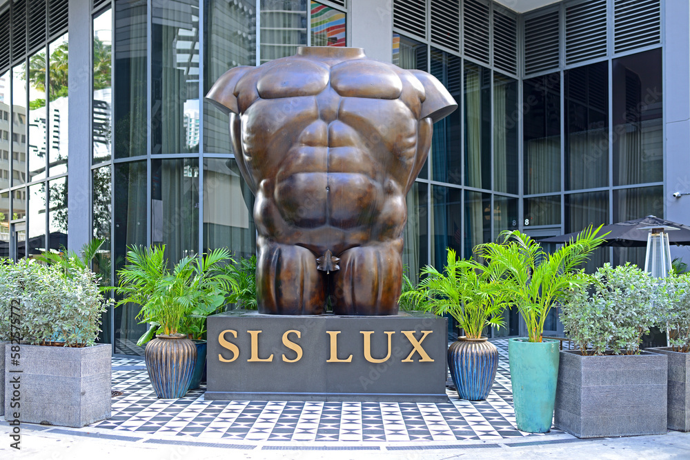 Giant Male Torso, sculpture by Fernando Botero, SLS Lux Brickell Hotel ...
