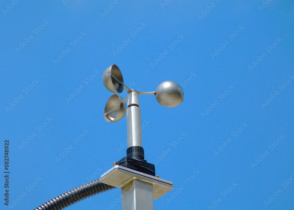 Foto de anemometer wind speed indicator measuring device fixed to ...