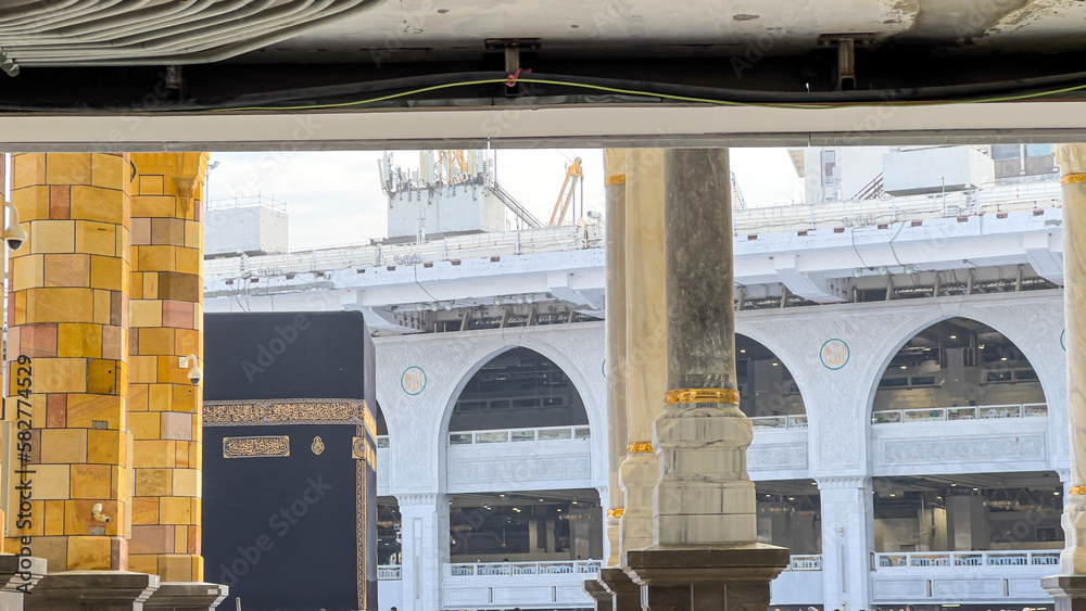 Mecca, Saudi Arabia: Muslim pilgrims from around the world circle the ...