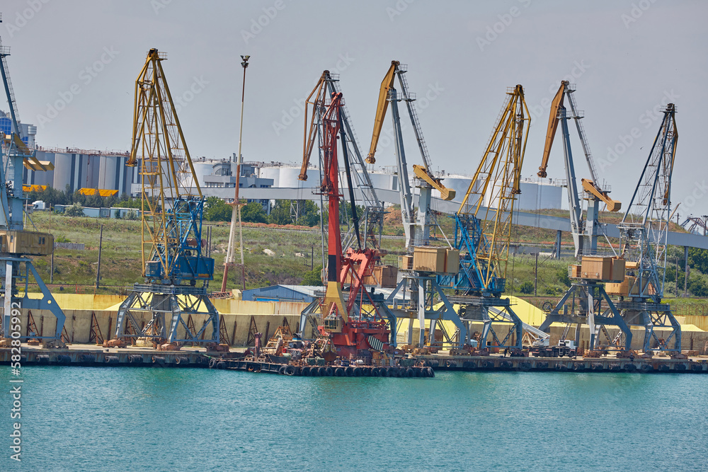 Huge stockpile of industrial sulfur that will be shipped around world ...