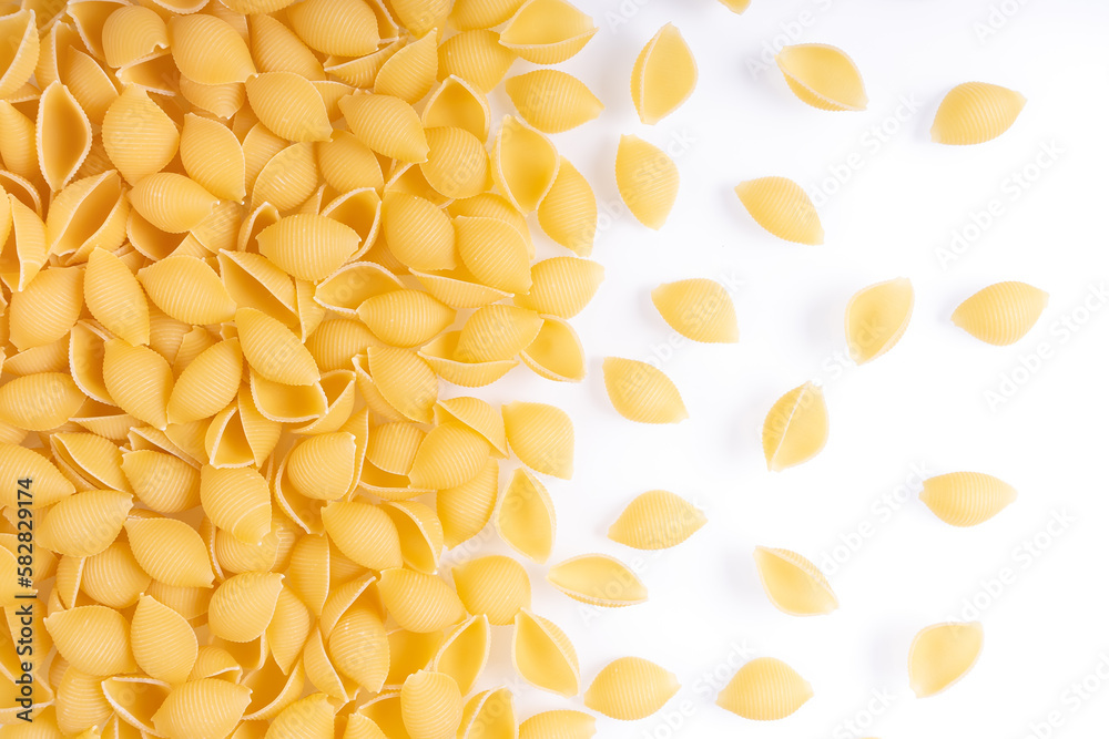 Conchiglioni spaghetti pattern, food background. Scattered raw pasta ...