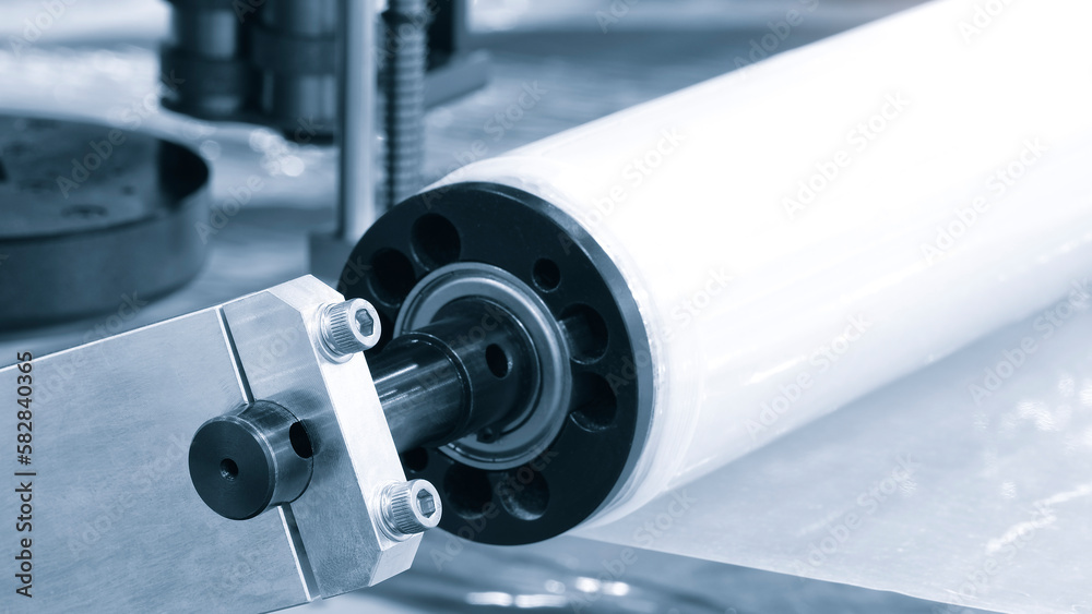 Cold cutting system, bottom seal bag and calendar bag making machines ...