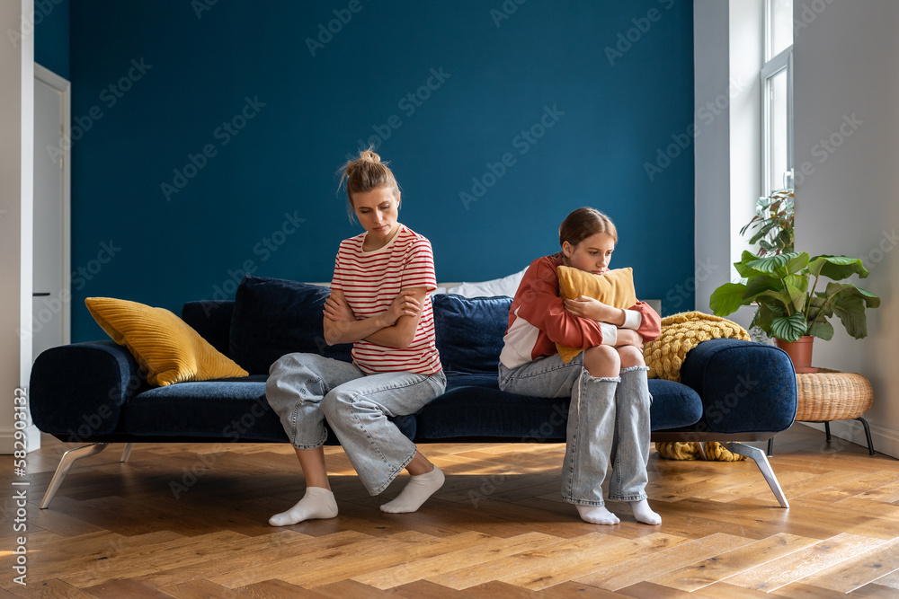 Foto de Upset teenage daughter and young woman mother sitting ...