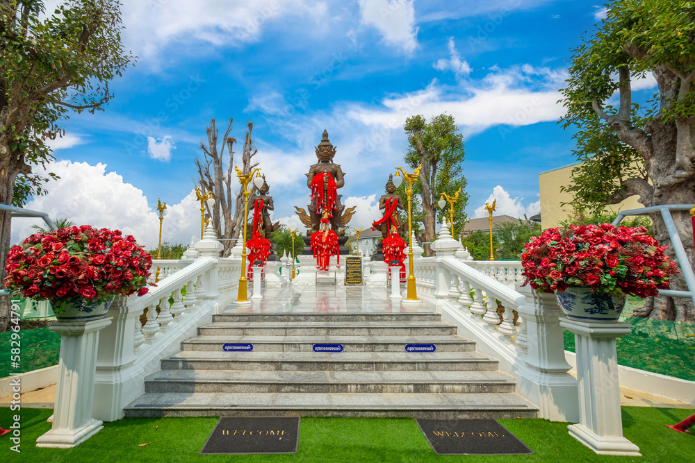 Thai God of Wealth, Giant guardian at Giant park, Nakhon Pathom ...