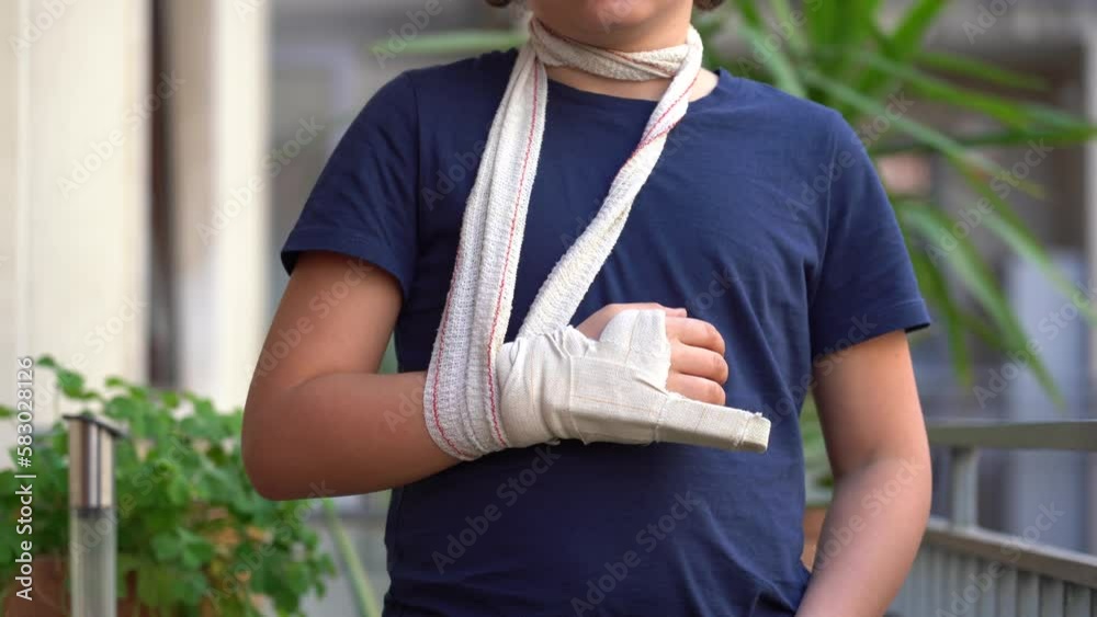 boy child 8 years old child breaks by fracturing the finger of his ...