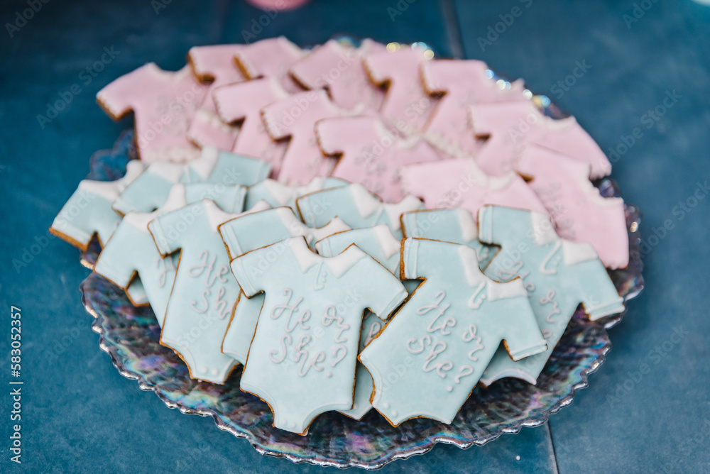 Table with pink and blue cookies for gender party. Baby Shower party ...