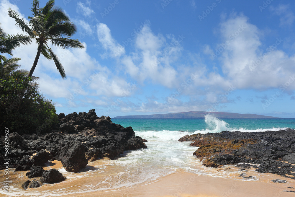 Maui, Hawaii: Beautiful Makena Cove Beach also known as Paako cove or ... Maui, Hawaii: Beautiful Makena Cove Beach also known as Paako cove or ...