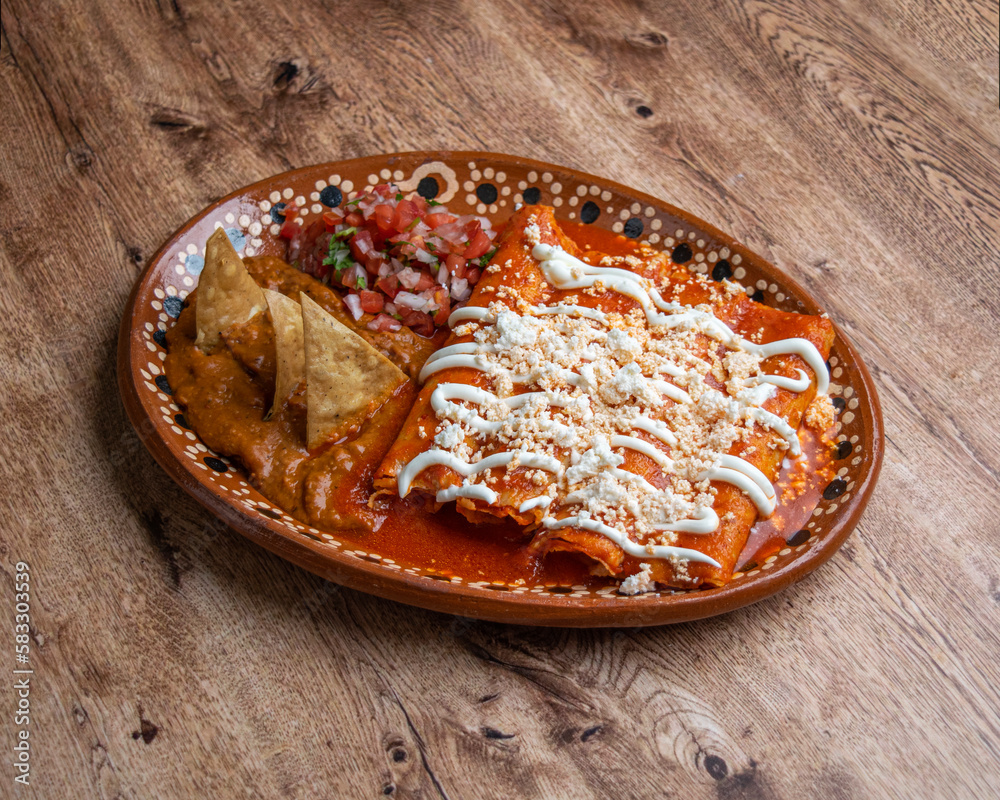 Enchiladas rojas, comida mexicana, gastronomia mexicana Stock Photo ...