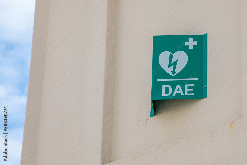 dae mindray logo sign and french text automated external defibrillator ...