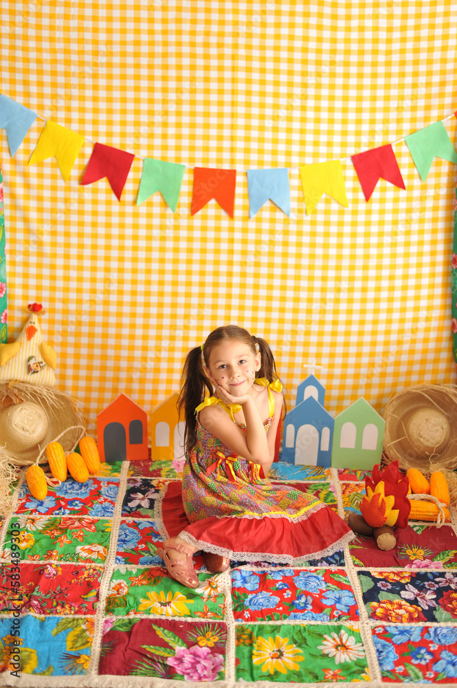 menina feliz no feriado festa junina , festa caipira Stock Photo ...