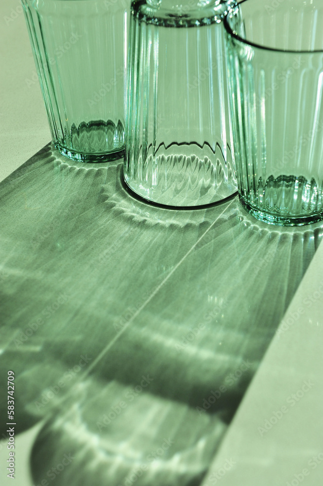 Foto Stock Closeup refraction of natural light pattern through three ...
