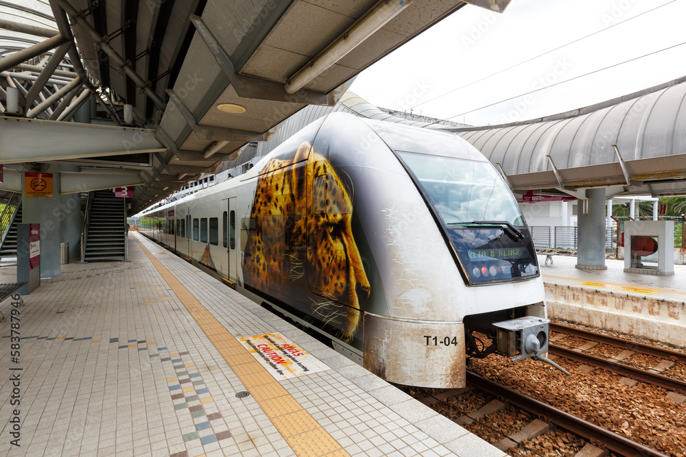 Express train of KLIA Ekspres Line at Salak Tinggi railway station in ...
