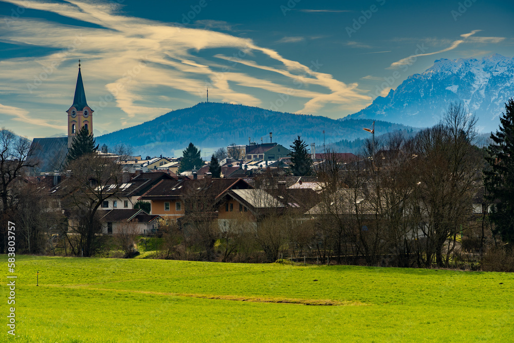 Kleines Dorf in Bayern mit Bergen im Hintergrund Stock Photo | Adobe Stock