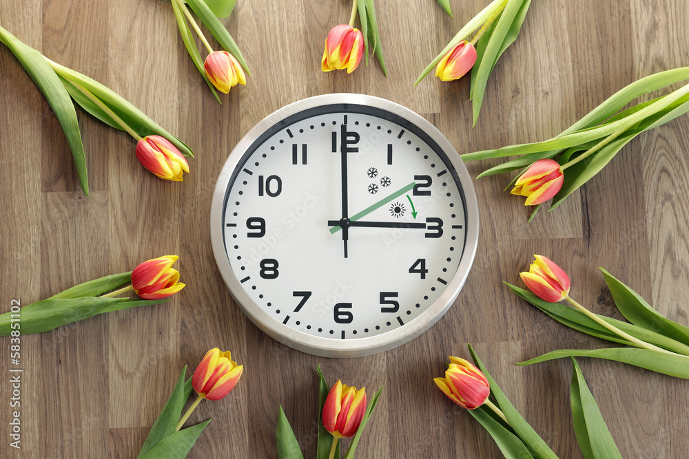 Ilustração do Stock: A clock shows three hours. Tulips are lying around ...
