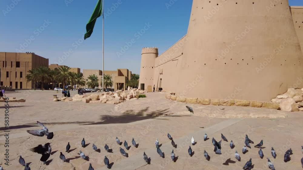 Riyadh, Saudi Arabia: Saudi national flag flies above the famous Masmak ...