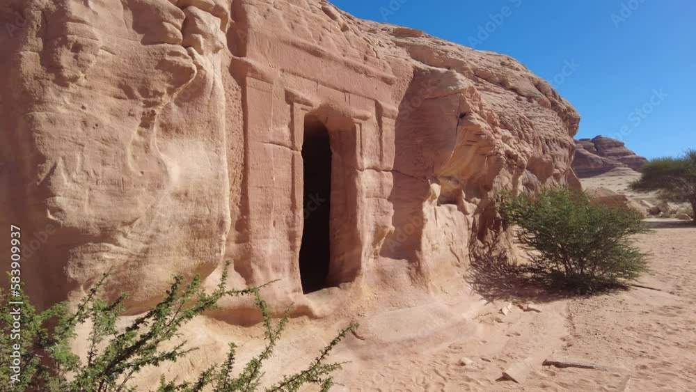 Al Ula - Saudi Arabia: The famous tombs of the Nabatean civilization ...