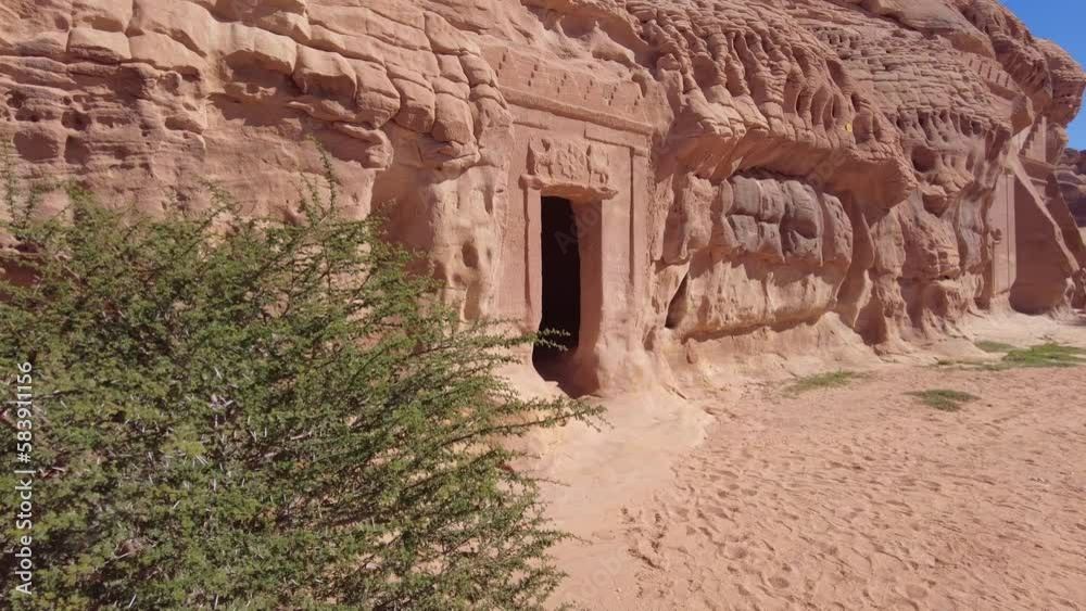 Al Ula - Saudi Arabia: The famous tombs of the Nabatean civilization ...