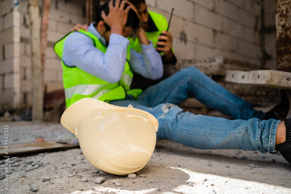 Foto Stock Workplace accident of a worker at work at a construction ...