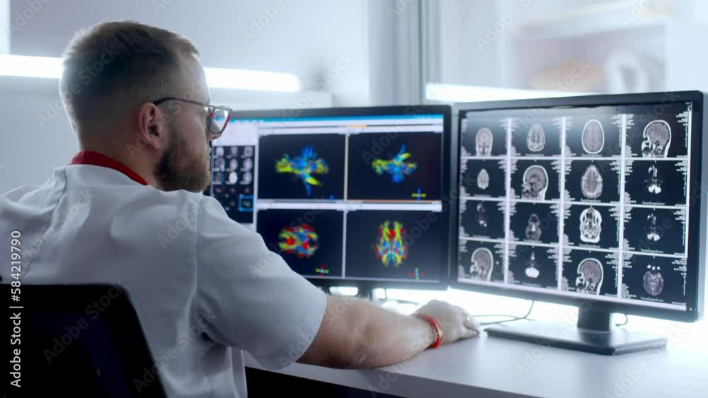 Medical hospital: neurologist use computer, analyze patient's MRI ...