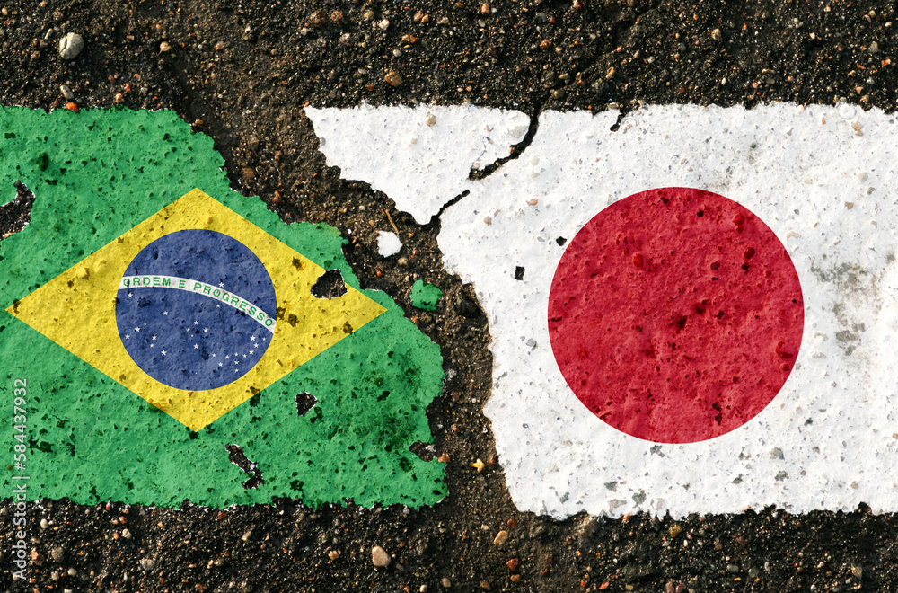On the pavement there are images of the flags of Brazil and Japan ...