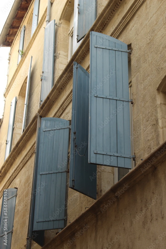 Foto de Typical façade of a building in Provence, France. Typical ...