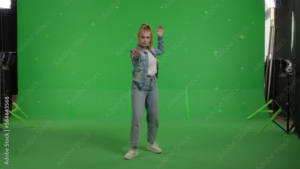 Close-up of Redhair caucasian girl standing like a Game-character ...