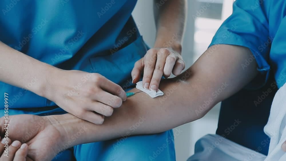 Female doctors recommend patients using chemotherapy as a way to help ...