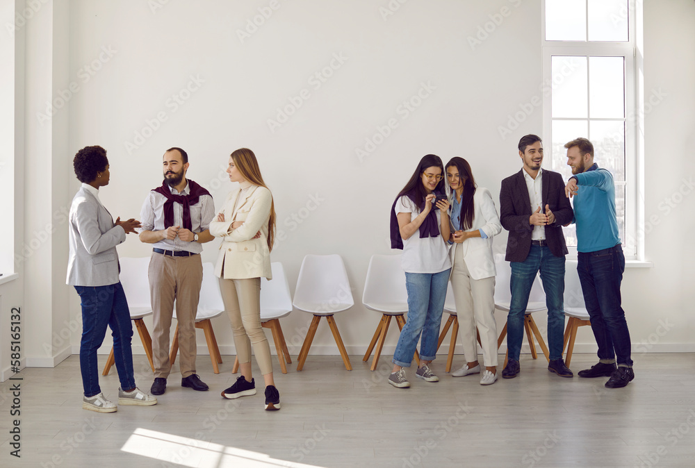 Group of people talking during casual office meeting. Friendly ...