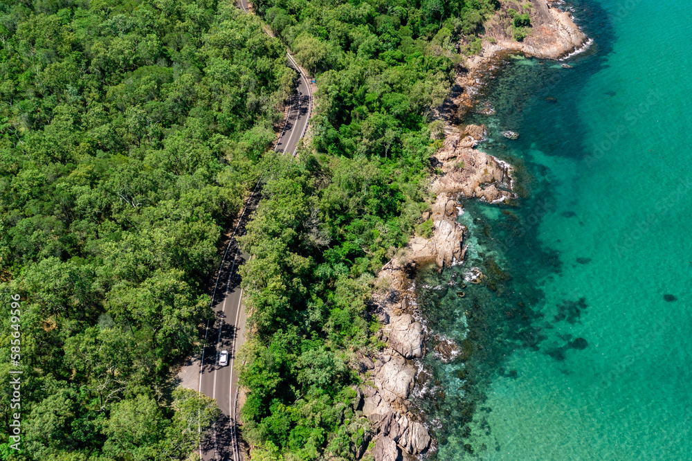 The amazing Captain Cook Highway where the rainforest meets the reef ...