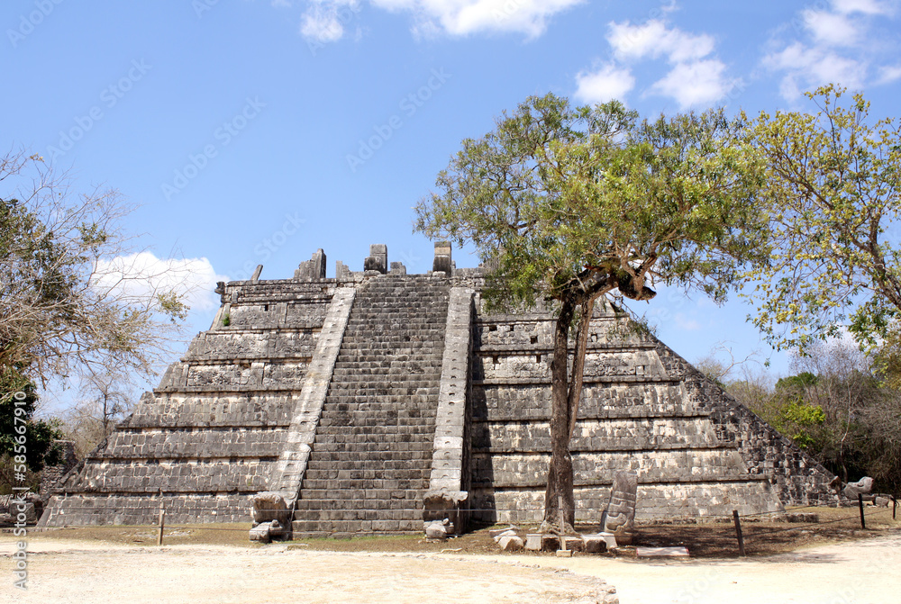 Ancient Mayan pyramid, Chichen Itza, Yucatan, Mexico. An ancient ...