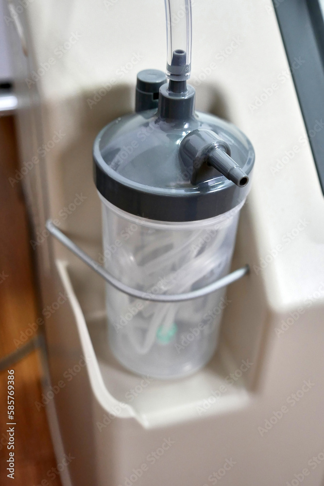 Oxygen concentrator for the treatment of diseases of the respiratory ...