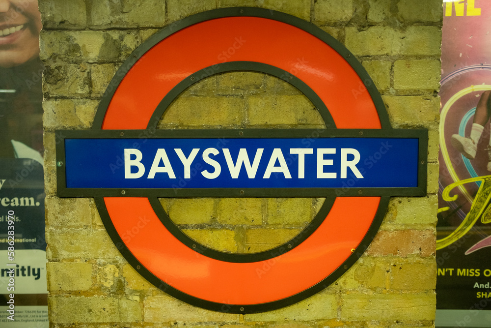 Foto de London- Bayswater Underground Station in Notting Hill ...