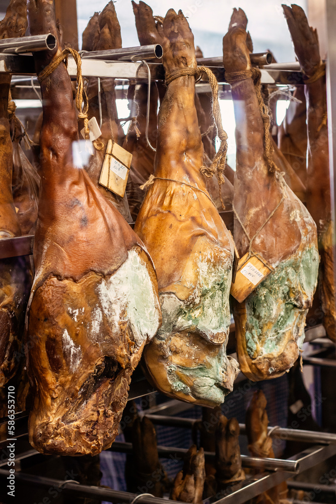 Foto de Jamon - dried pork leg delicacy. Spain's national dish. Dried ...