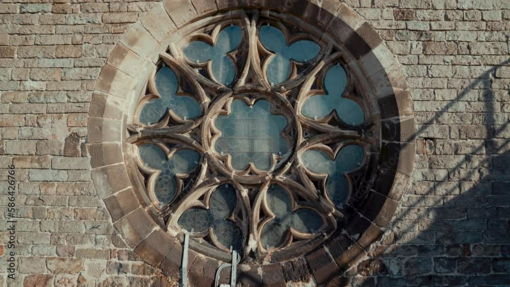 Stockvideo Rose window of Basílica de Santa Maria del Pi; Barcelona ...
