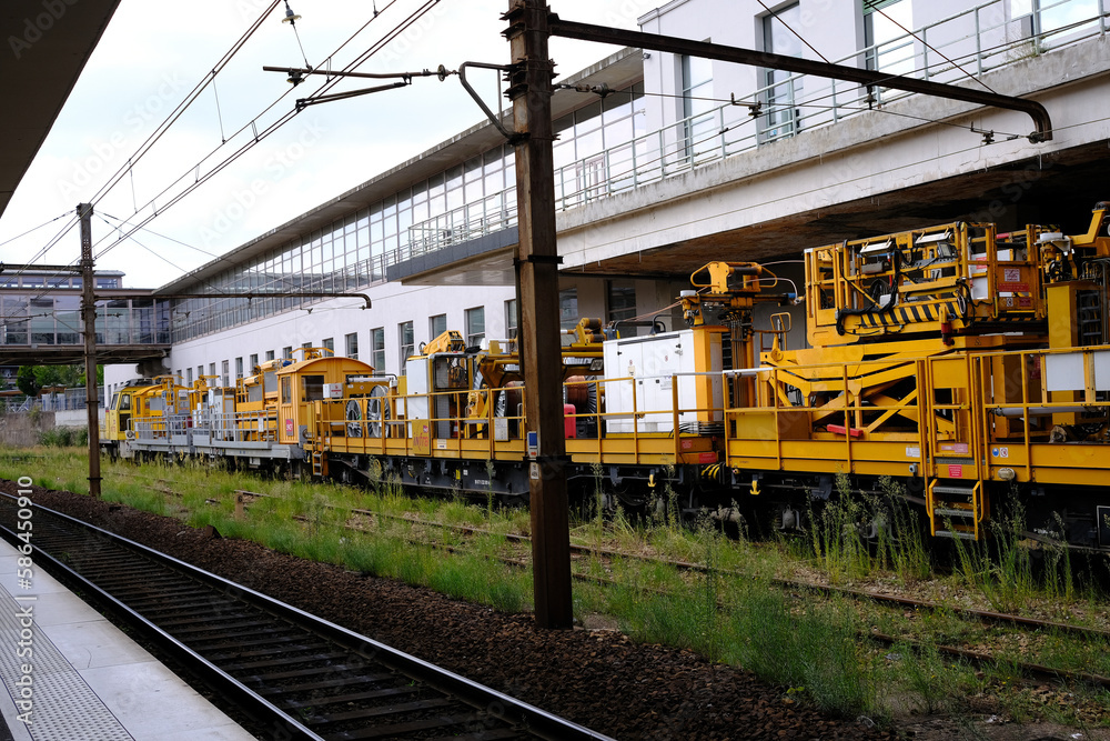 PARIS, FRANCE - AUGUST 28, 2022: Yellow Locomotiveof SNCF Infra, SNCF ...