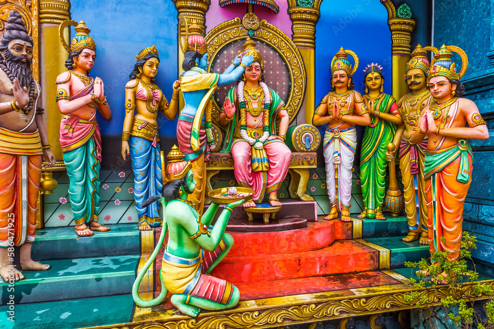 Foto de Statues de divinités indiennes, temple Tamoul, île de la ...